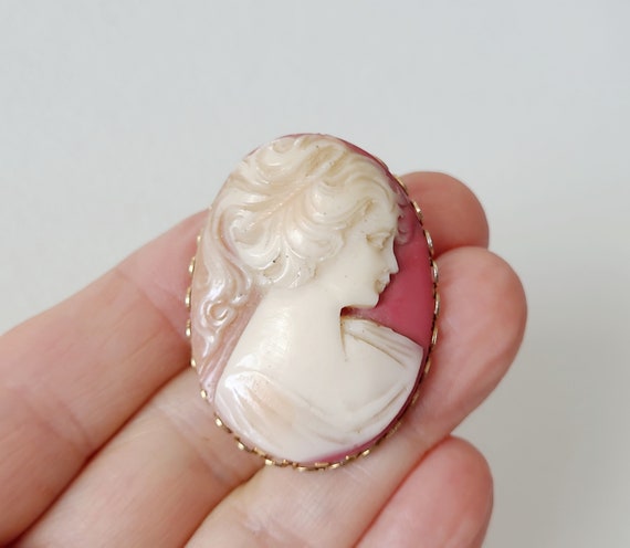 Mid century large oval set female cameo cabachon broo… - Gem