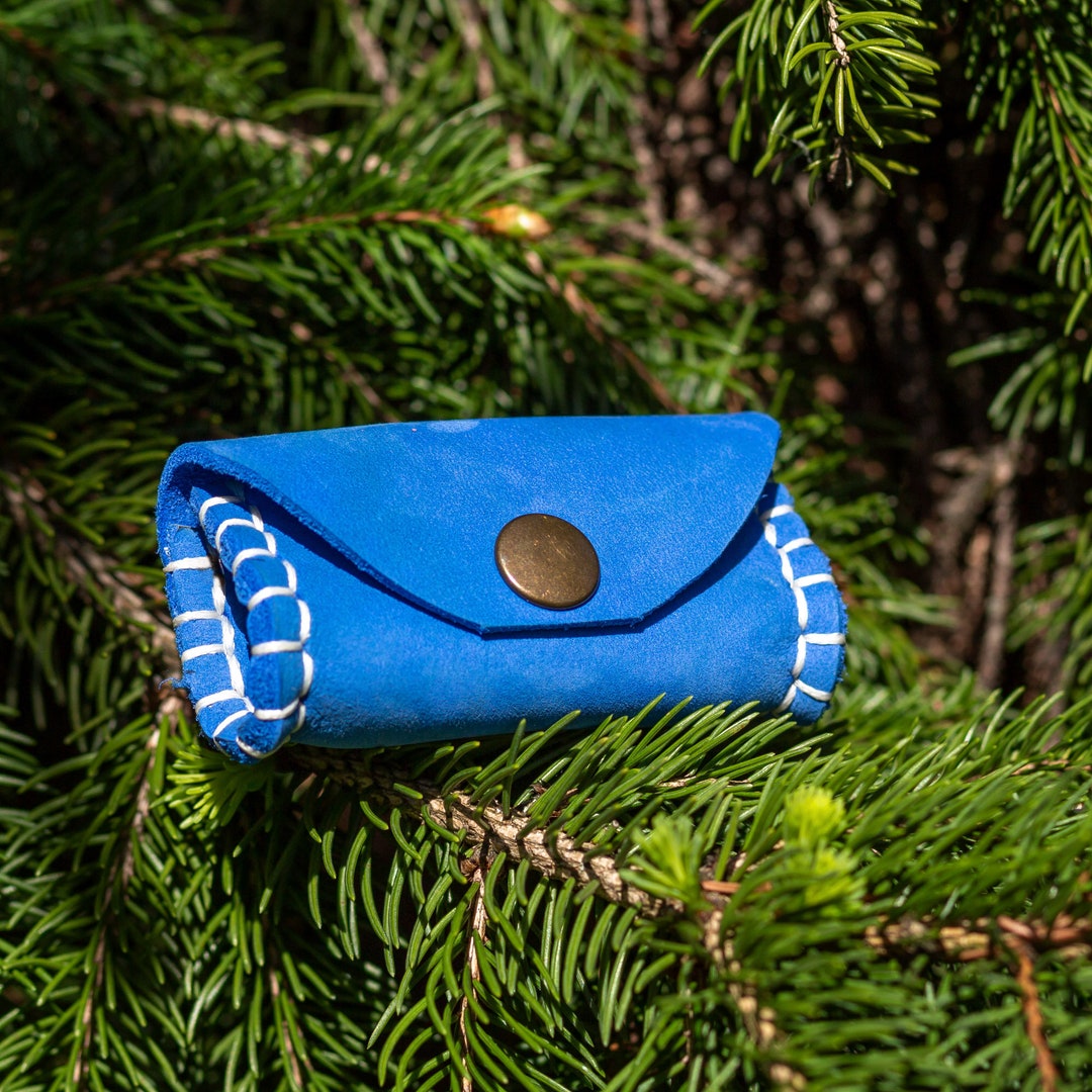 Étui à lentilles de contact en cuir bleu fait main simple, fabriqué à ...