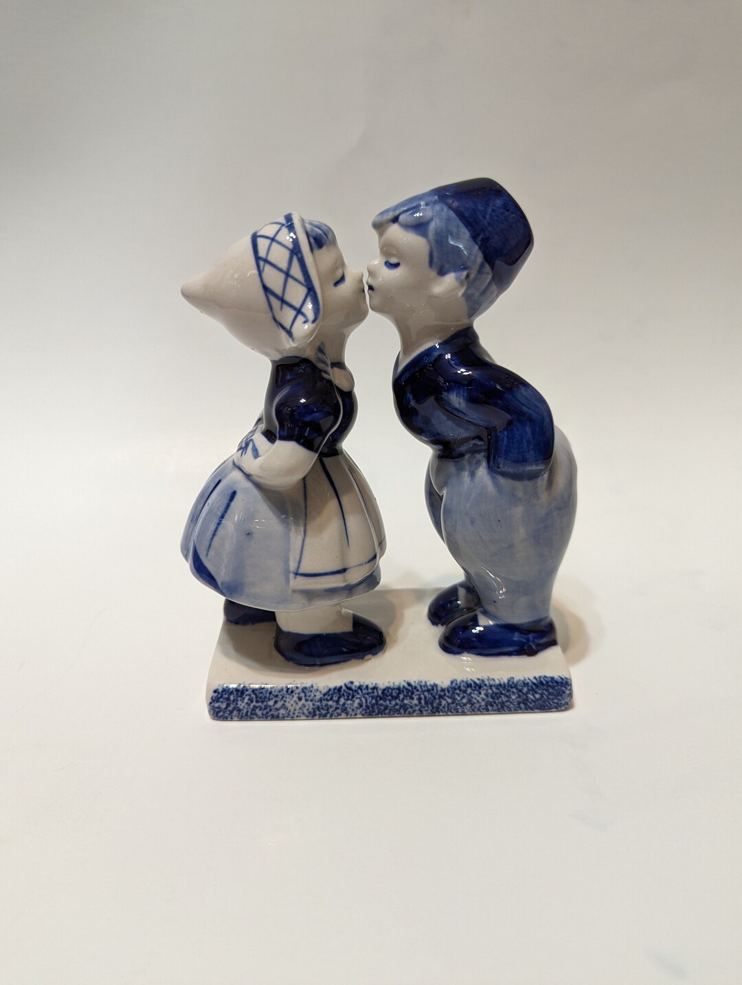 Delft Blue Kissing Couple, Souvenir of Holland, Hand Painted Figurine ...