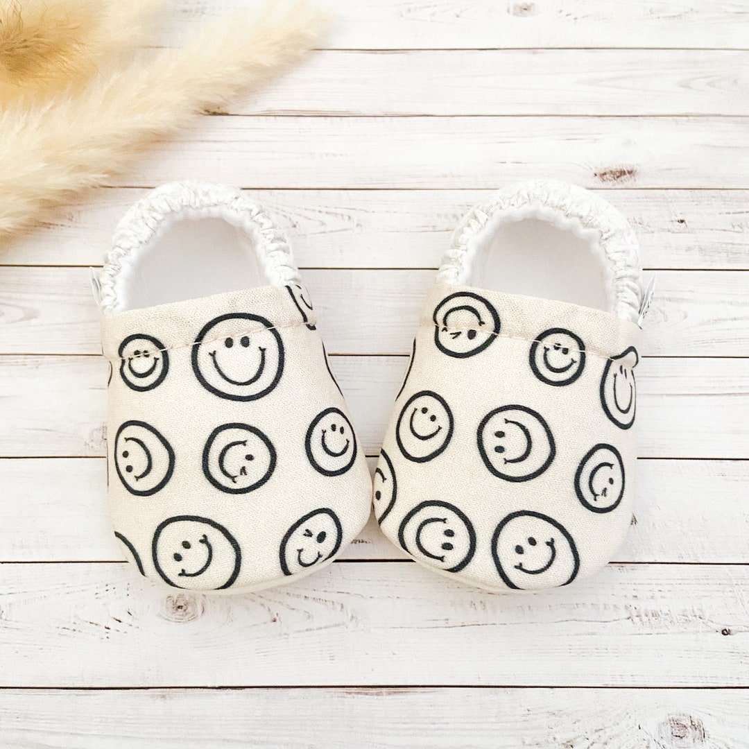 SMILEY FACE Baby Booties, Slippers, Crib Shoes, Soft Sole, Moccasins ...