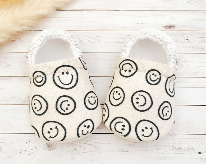 SMILEY FACE Baby Booties, Slippers, Crib Shoes, Soft Sole, Moccasins ...