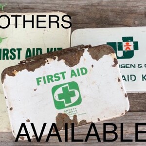 Vintage First Aid Kit Metal Box Farmhouse Bathroom Decor Cottagecore ...