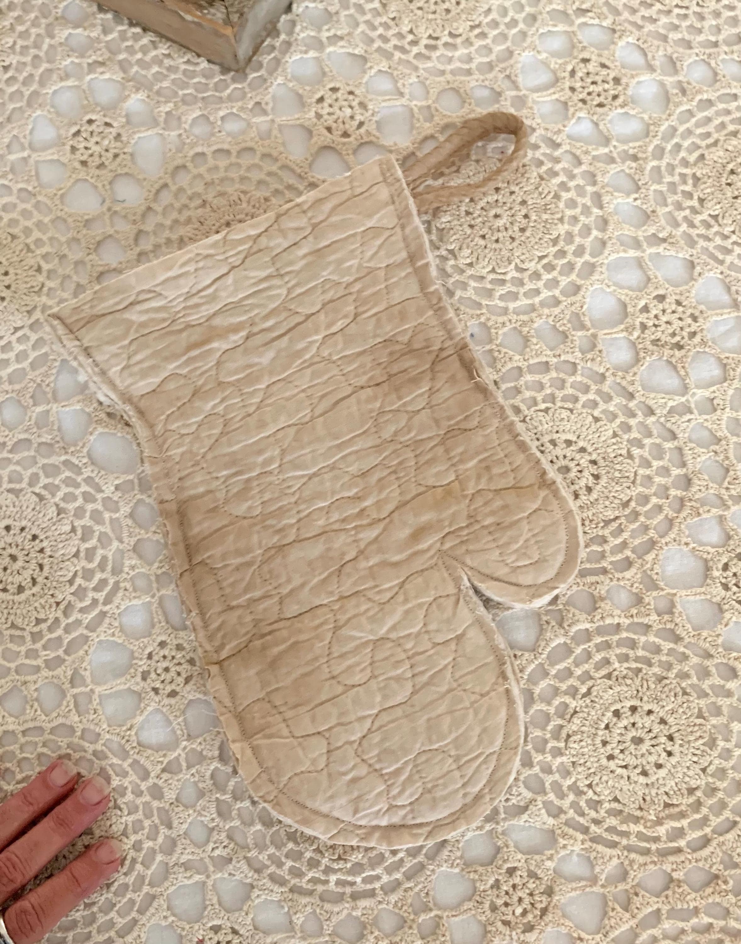 Vintage Quilt Hanging Mitten Peg Rail Cupboard Knob Hanger Christmas ...