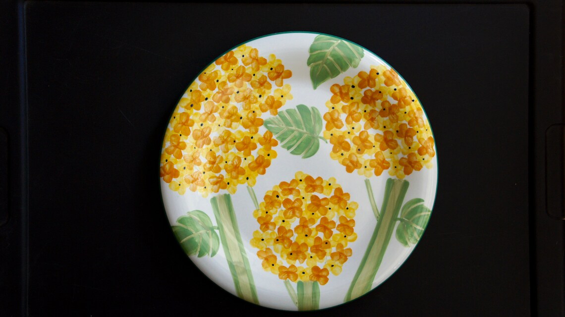 Yellow Hydrangea Dinner Plate - Spring Decor - Tabletops Unlimited ...