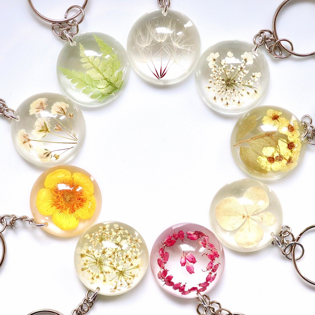 Key Chain With Real Dried Flowers in Epoxy Resin, Round, 3 Cm ...