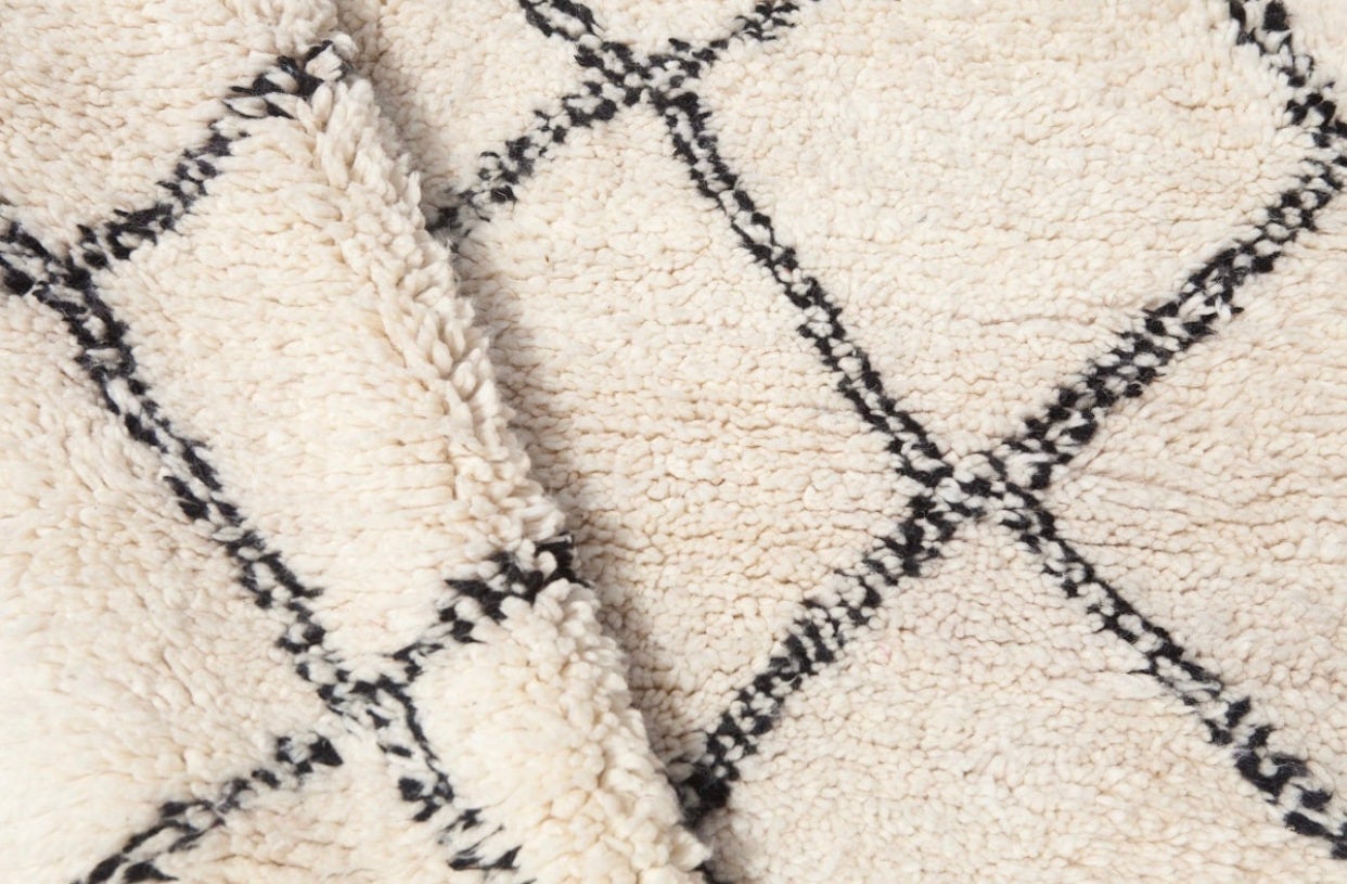 LUXURIOUS BENI OURAIN Rug Beautiful Moroccan Rug with Classic | Etsy