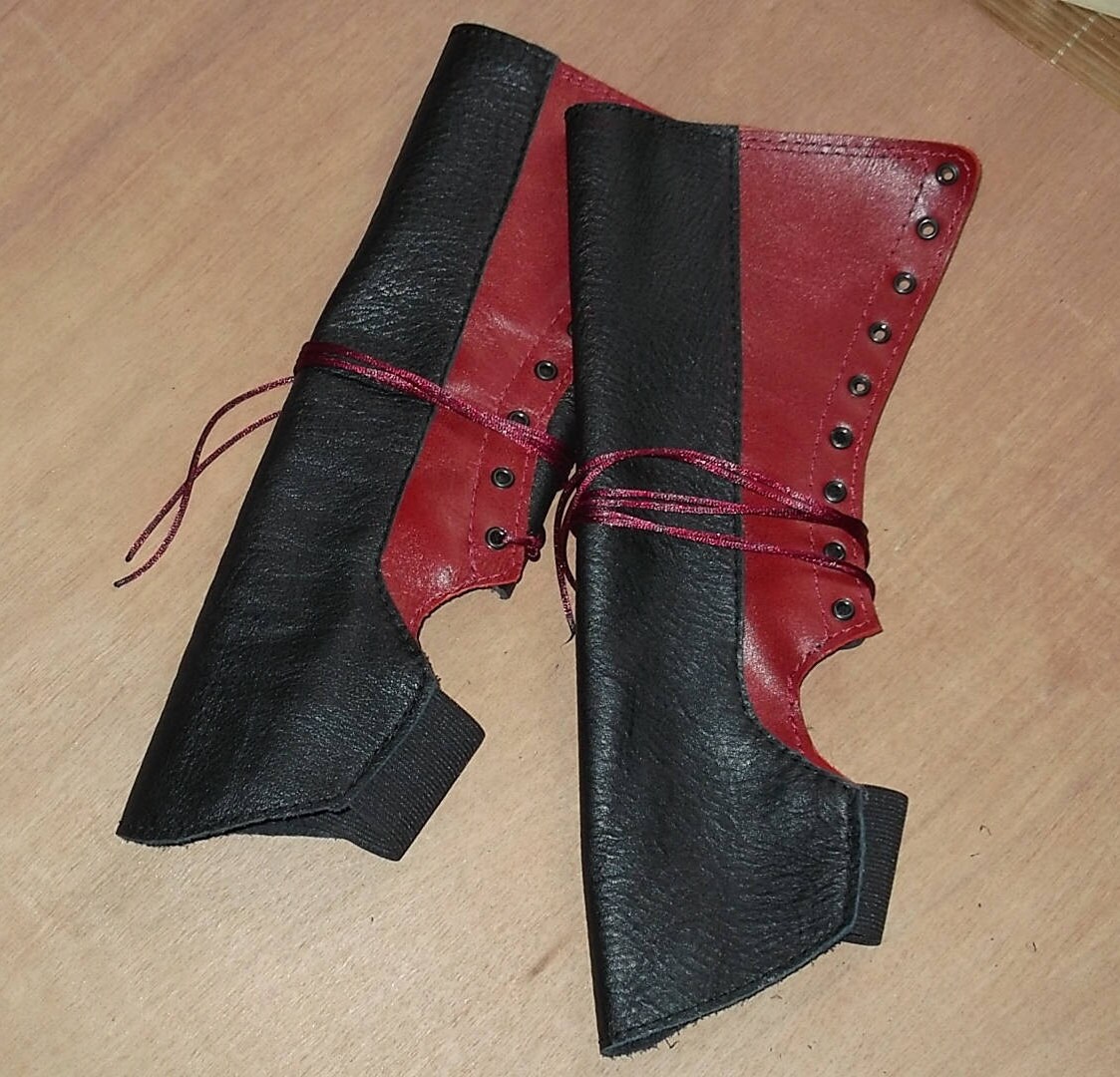 Guetre tout en cuir SUR MESURES couleur noir et rouge pour - Etsy France