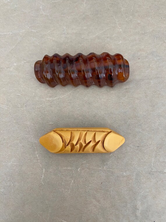 Vintage Carved Bakelite pins - One yellow and One Roo… - Gem