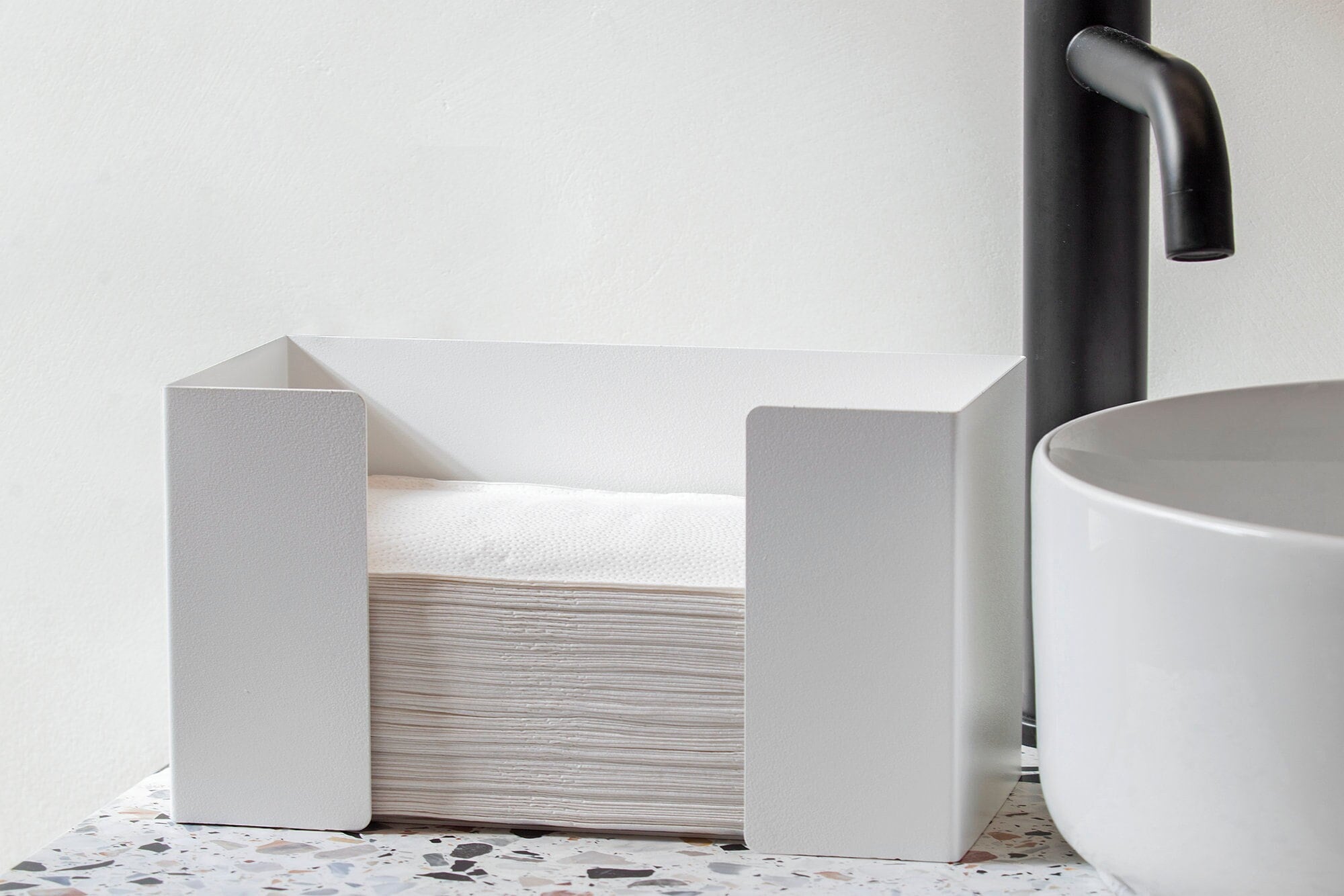 White Elegant C-fold Paper Towels Holder, Ergonomic Paper Towel ...