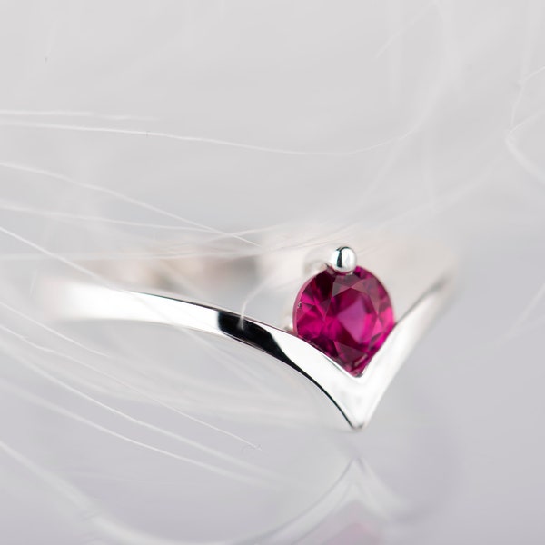 Modern Ruby Ring - Etsy