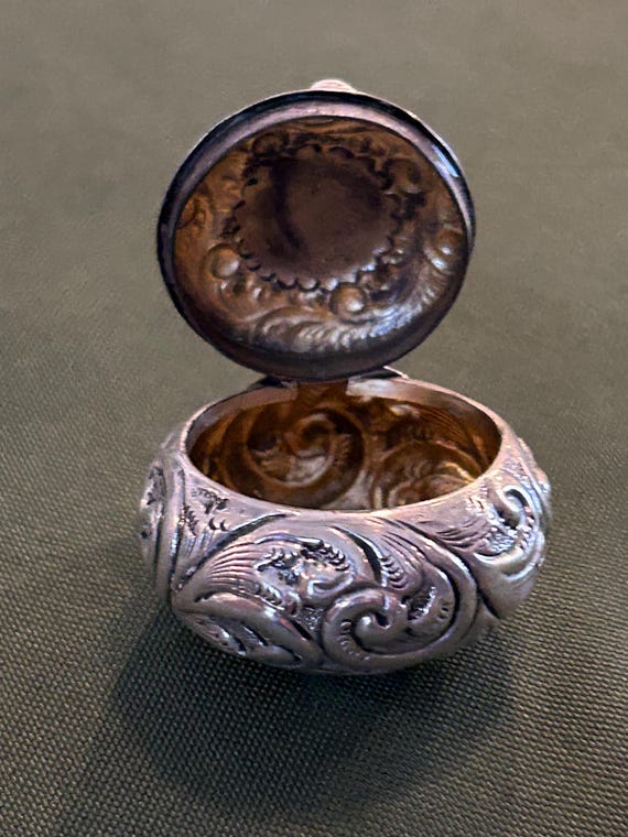Victorian era sterling pill box - Gem