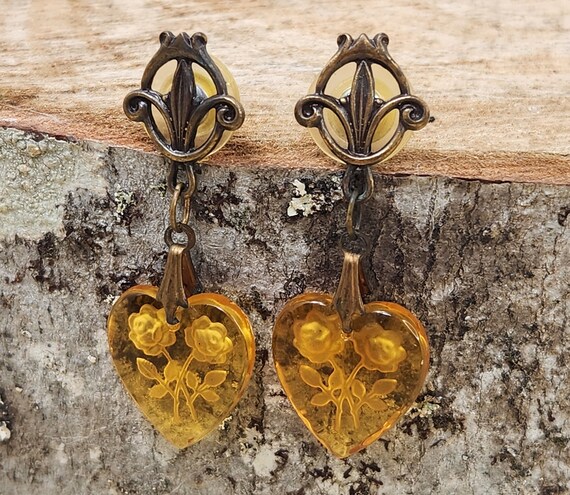 Vintage Gilt Metal Amber Colored Flower Etched Heart … - Gem