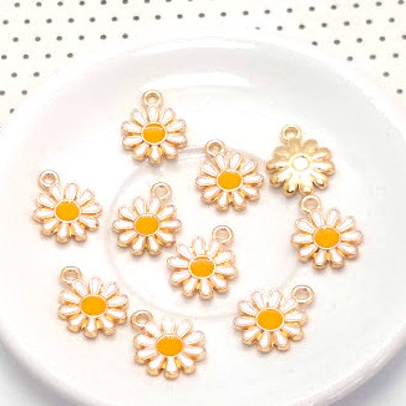 Daisy Charms - Etsy