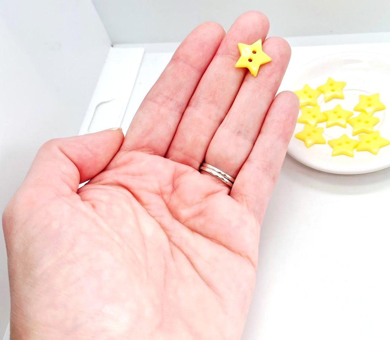 Yellow Star Acrylic Buttons, 2 Hole, Plastic Sewing Embellishments ...