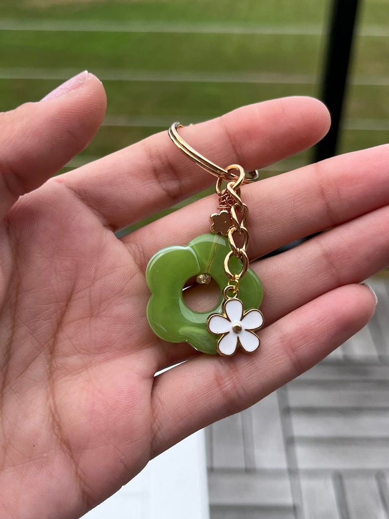 Flower Keychain OTHER COLORS AVAILABLE - Etsy
