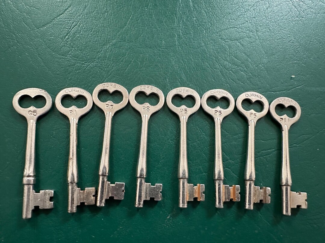 8 Silver Skeleton Keys - Etsy
