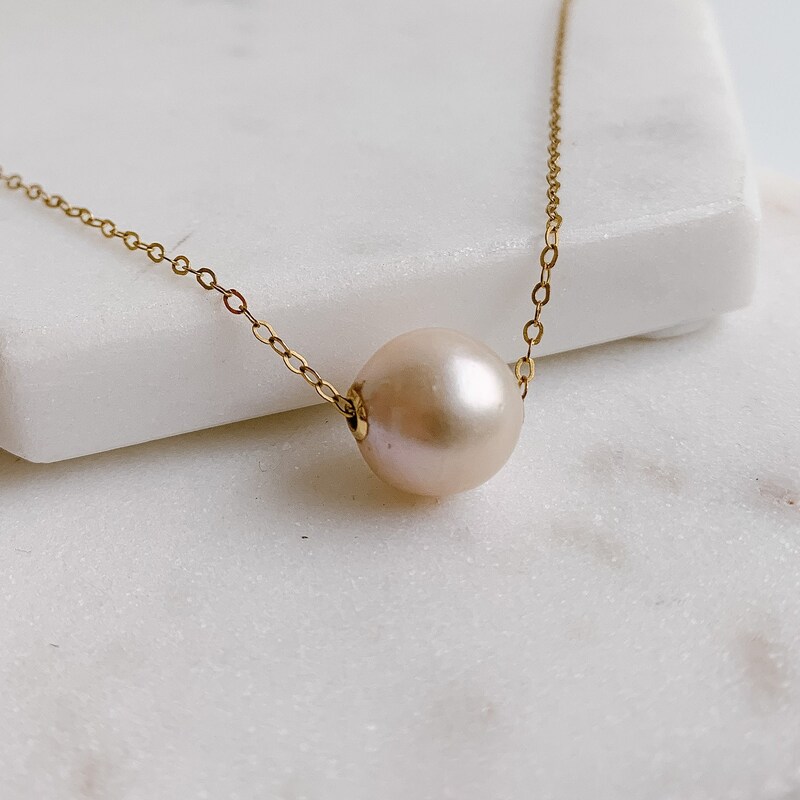 Floating Pearl Necklace - Etsy