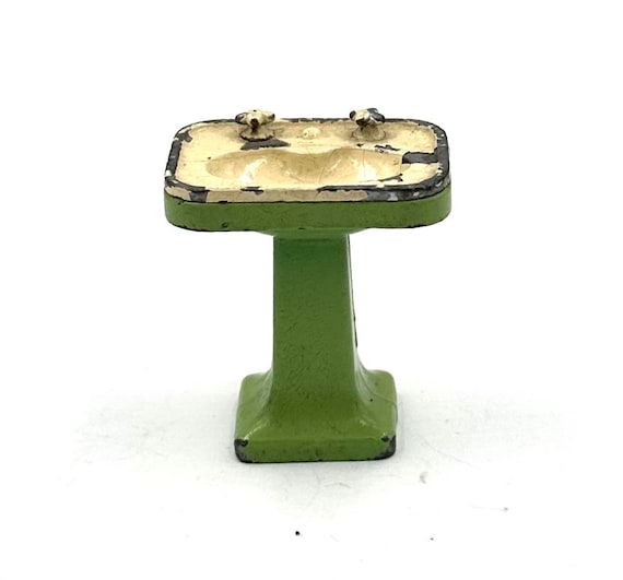 Vintage TOOTSIE TOY SINK 1930 s 1940 s Era Green Metal Dollhouse Furniture Bathroom Sink