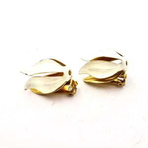 Vintage SANDOR FLOWER EARRINGS White Enamel 3D Tulip Flower Clip on ...