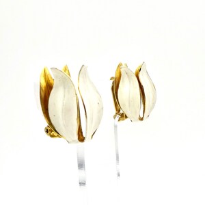 Vintage SANDOR FLOWER EARRINGS White Enamel 3D Tulip Flower Clip on ...