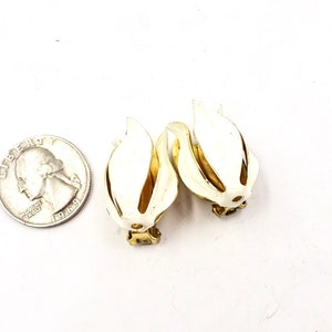 Vintage SANDOR FLOWER EARRINGS White Enamel 3D Tulip Flower Clip on ...