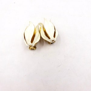 Vintage SANDOR FLOWER EARRINGS White Enamel 3D Tulip Flower Clip on ...