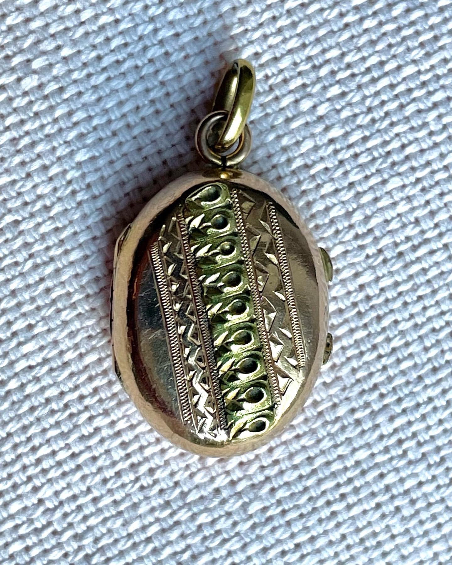 An 18 Karat Gold Victorian Oval Locket - Etsy