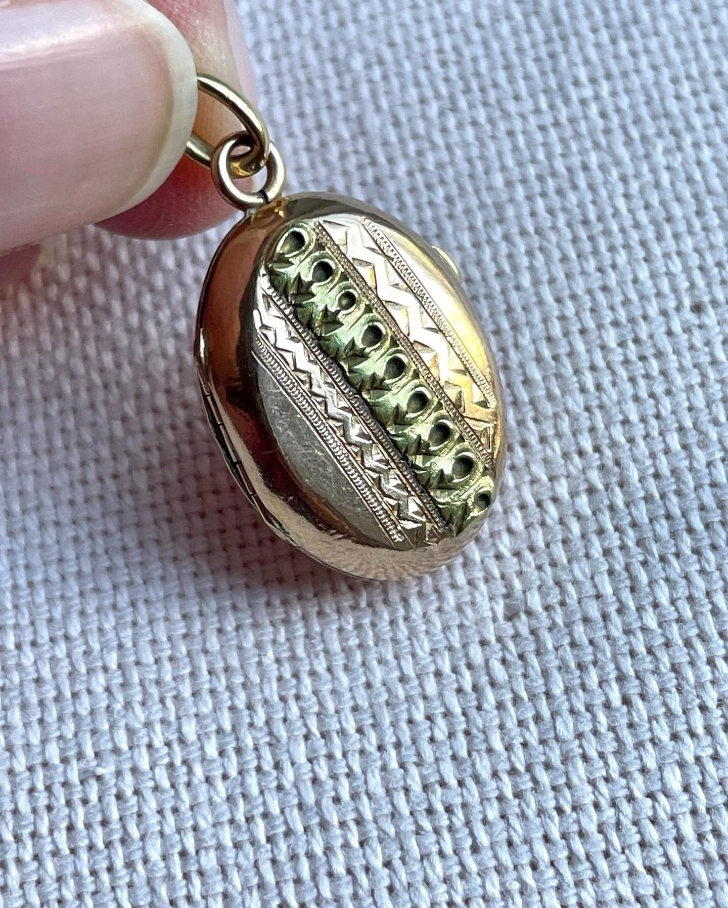 An 18 Karat Gold Victorian Oval Locket - Etsy