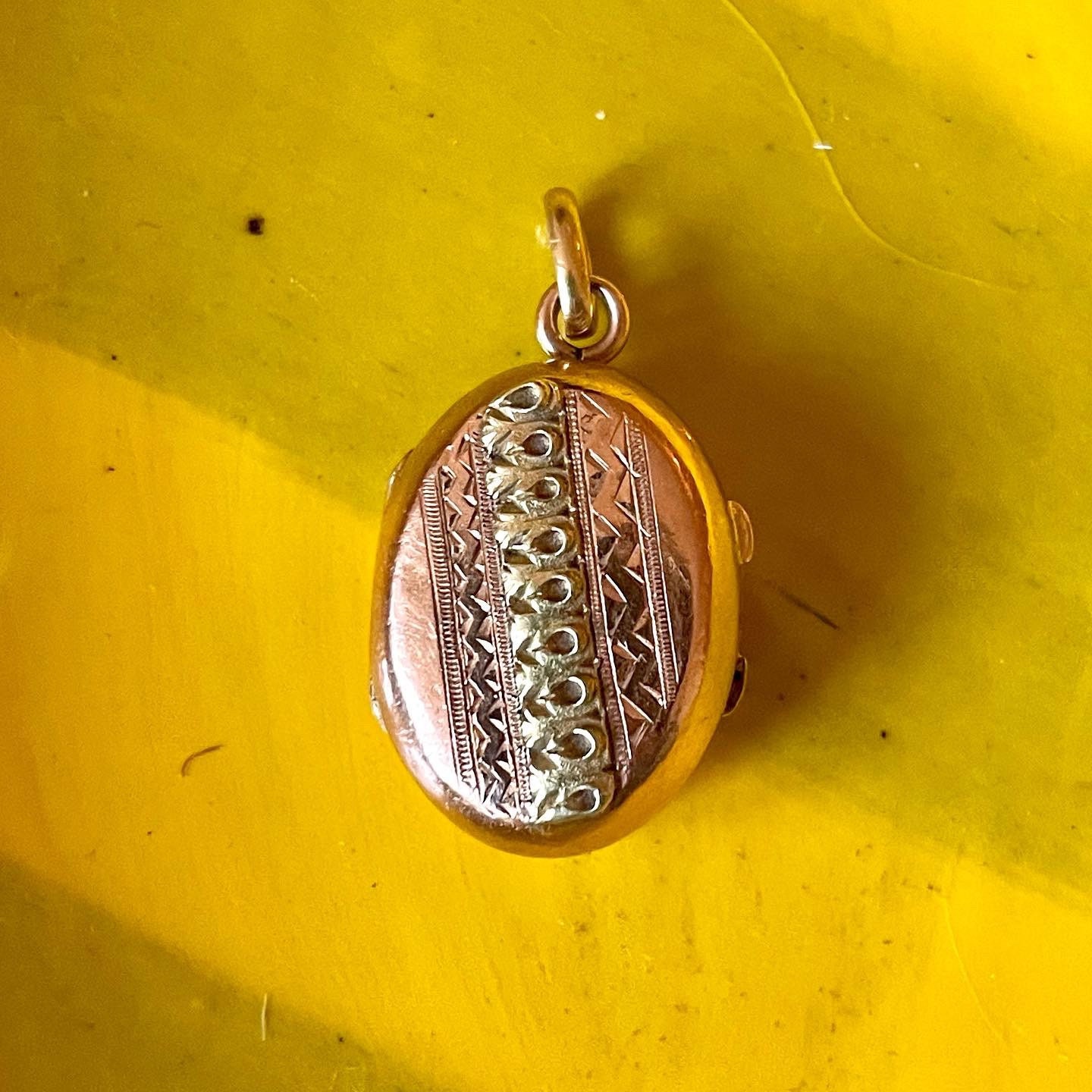 An 18 Karat Gold Victorian Oval Locket - Etsy