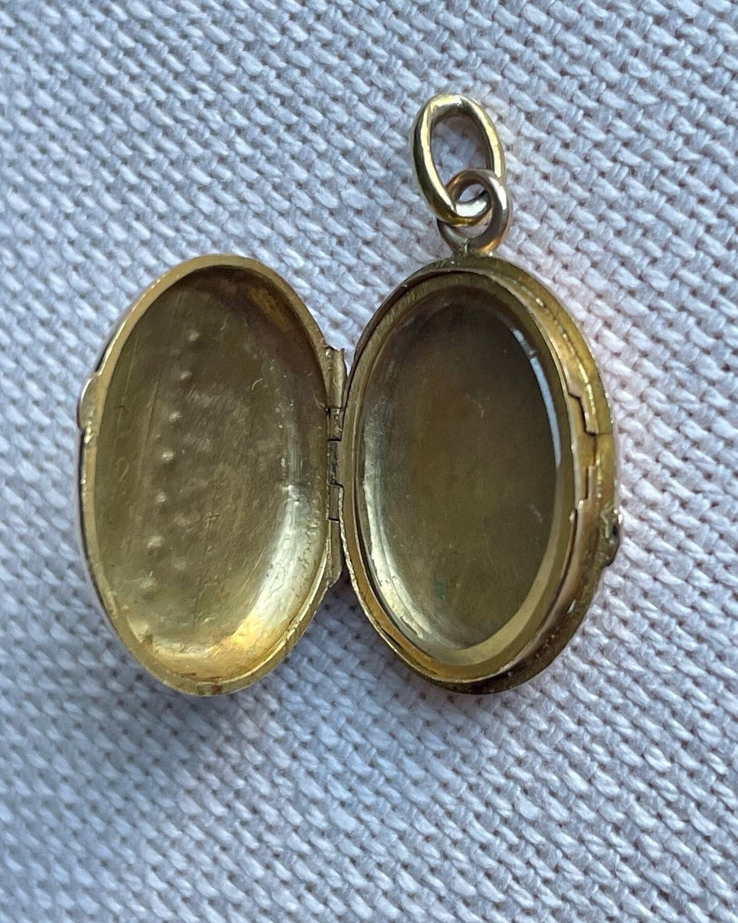 An 18 Karat Gold Victorian Oval Locket - Etsy