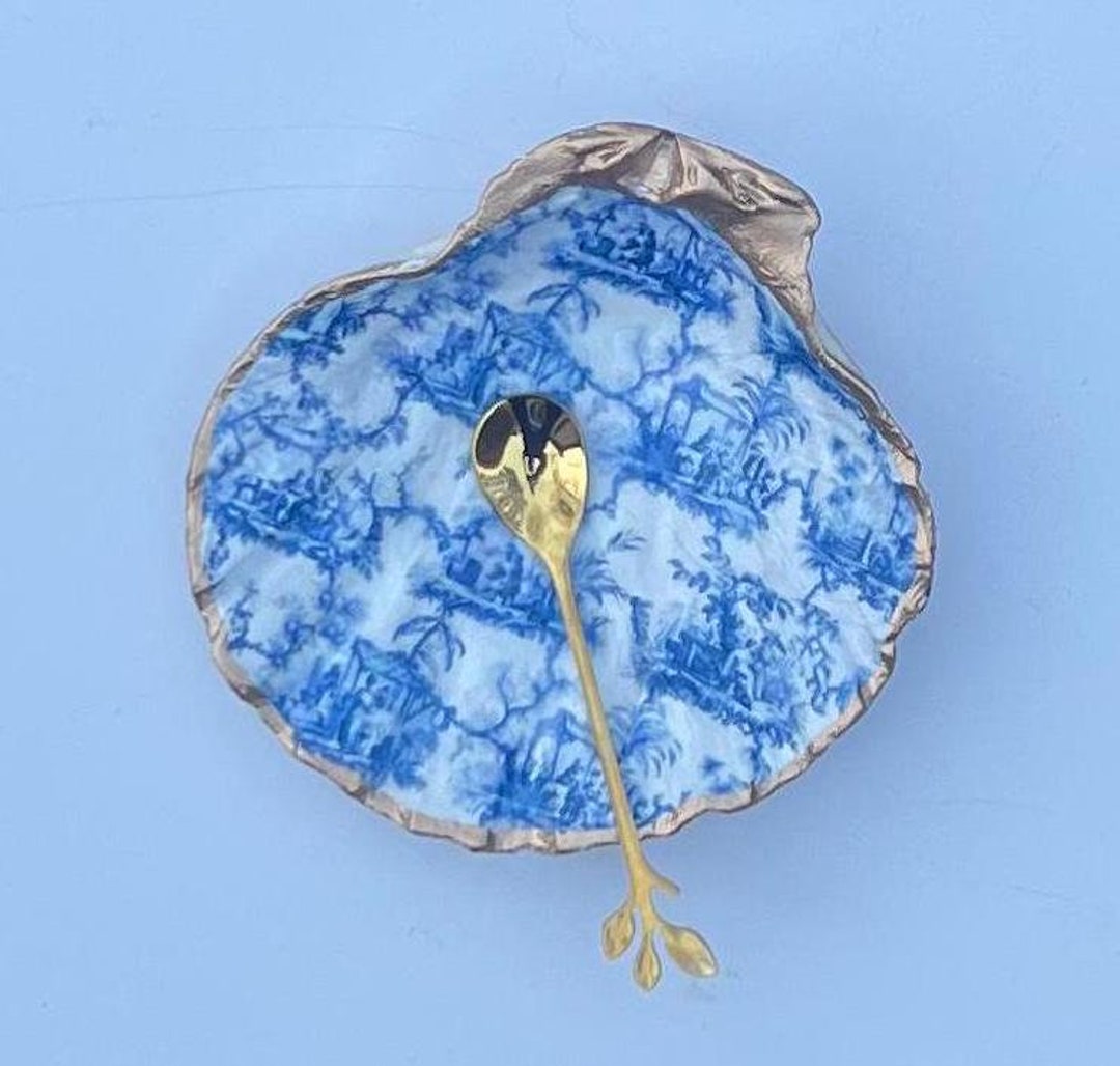 Scallop Shell Spoon Rest With Blue and White Chinoiserie, Chinoiserie ...