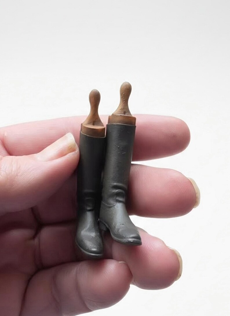 Miniatuur victoriaanse laarzen met houten houders (Schaal 1:12 ...
