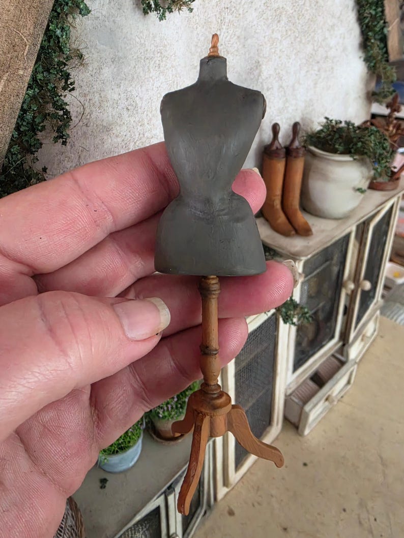 Miniatuur Duivenborst Paspop op Driepoot – Handgemaakt in Brocante ...