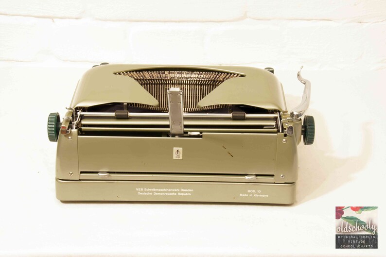 Vintage ERIKA Mod. 10 Typewriter (TW29) | Green 1956 | in Case | Fully ...