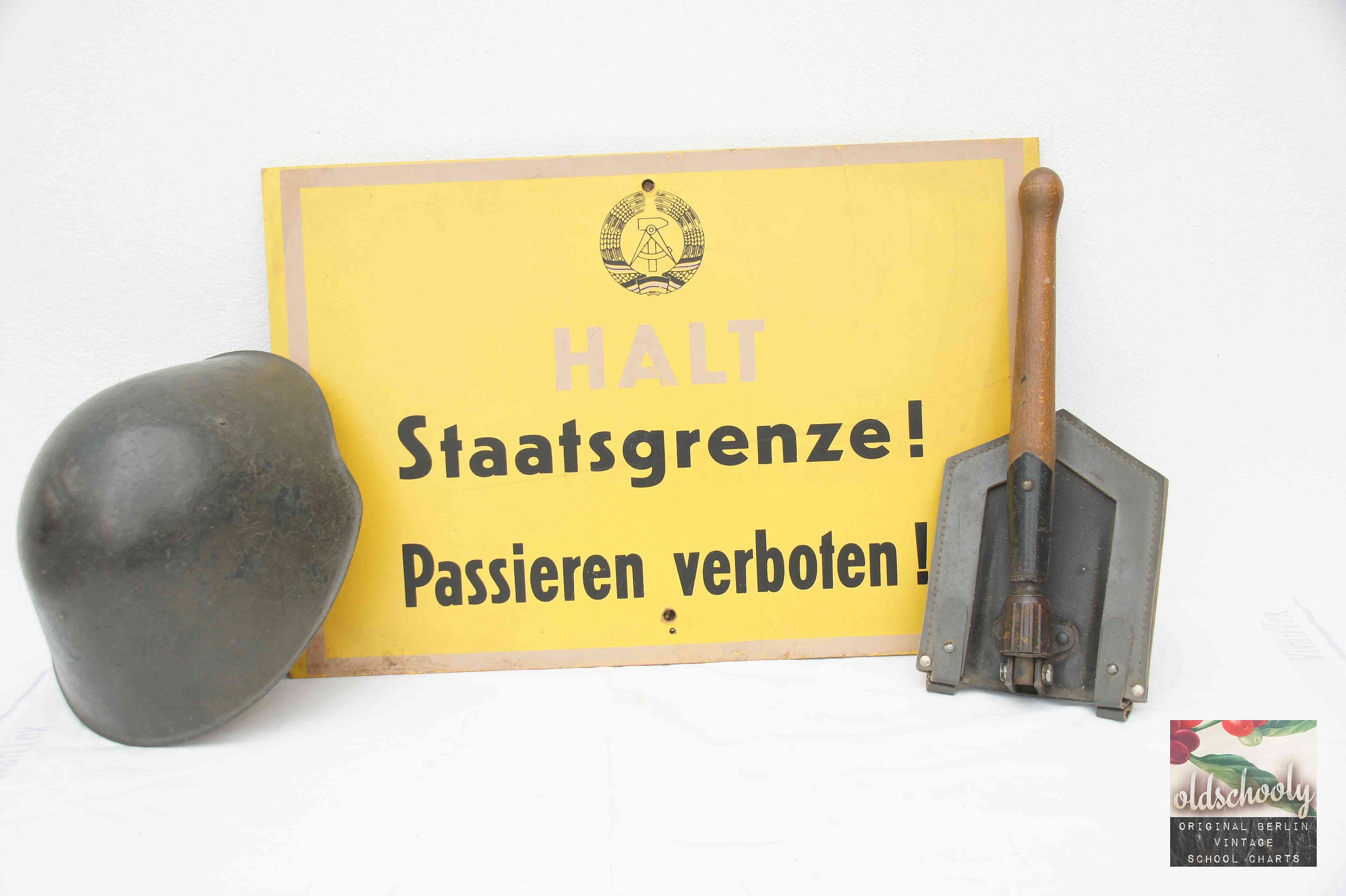 Border Sign GDR, Sign of the Inner German Border 1961 1989, halt ...