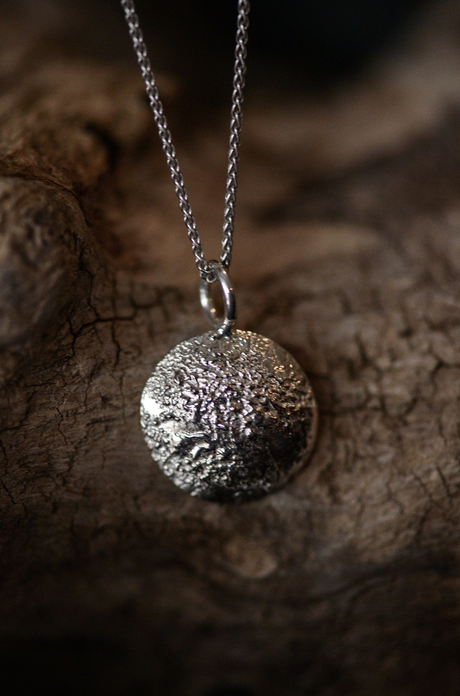 New Moon / Full Moon Necklace Lunar Pendant in Silver - Etsy Denmark