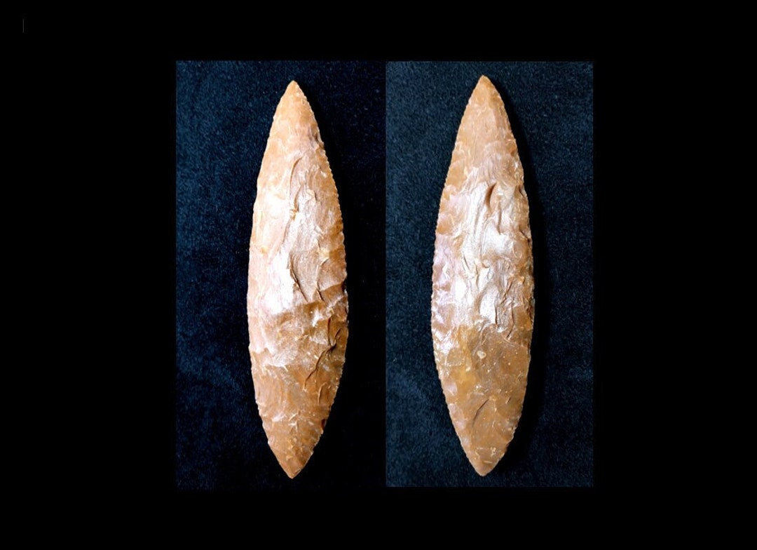 SOLUTREAN FLINT Leaf Type Lance Point MODERN Experimental Size on Bergerc Speckled Flint Long ...