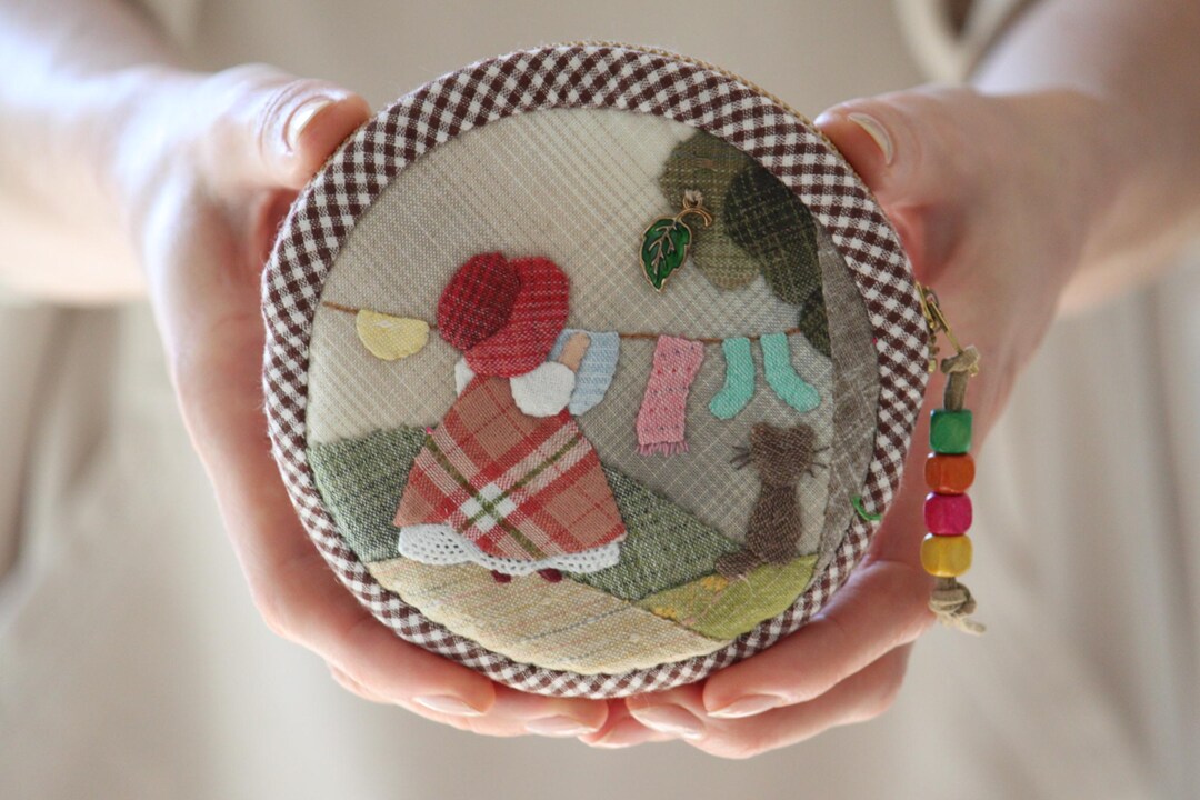 Quilted Round Bag With Zipper, Small Cute Purse for Coins or Cosmetics ...