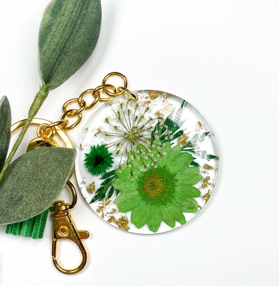 Flower Resin Keychain, Pressed Green Daisy Key Chain, Handmade Round ...