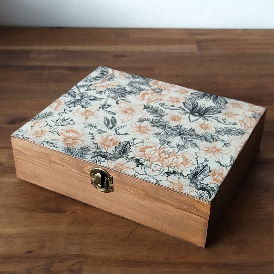 Handmade Wooden Tea Box. Flowers and Leaves Decoration Tea Storage Box ...