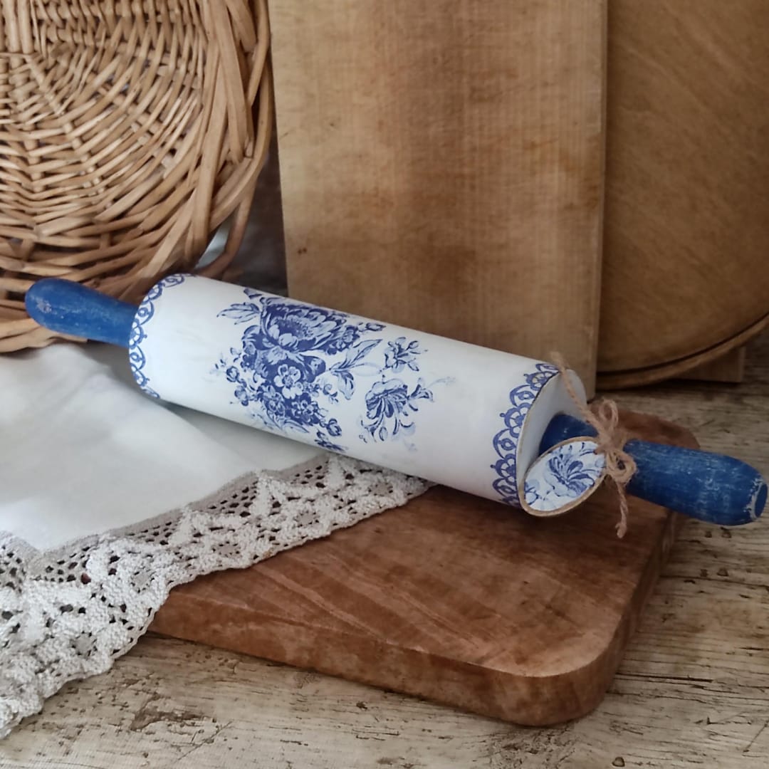 Rolling Pin in Vintage Style for Home Decor. Distressed Kitchen Tools ...