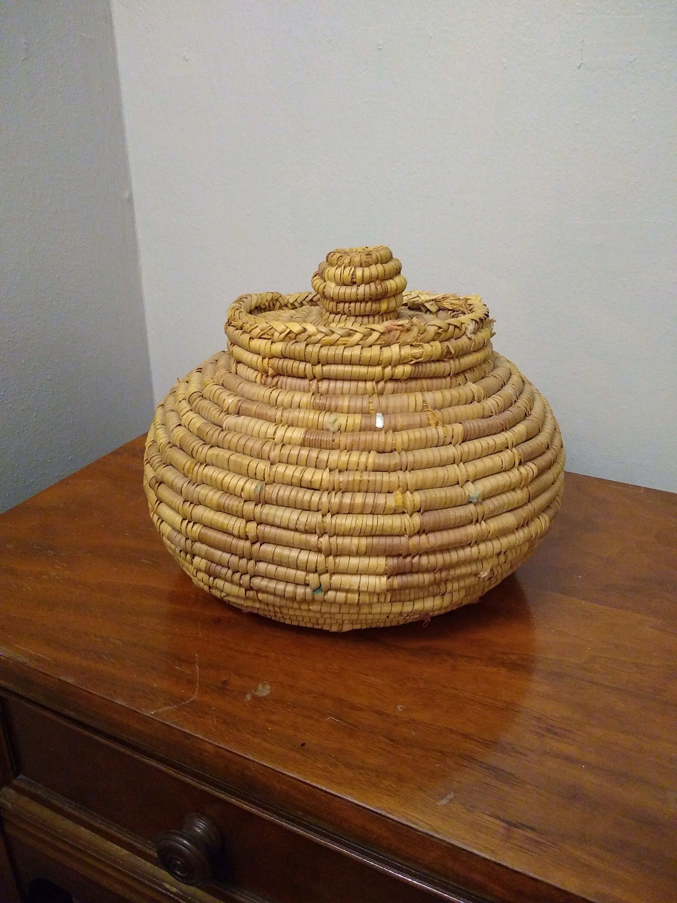 Yupik Inuit Eskimo coil basket with inset lid / Vintage native | Etsy