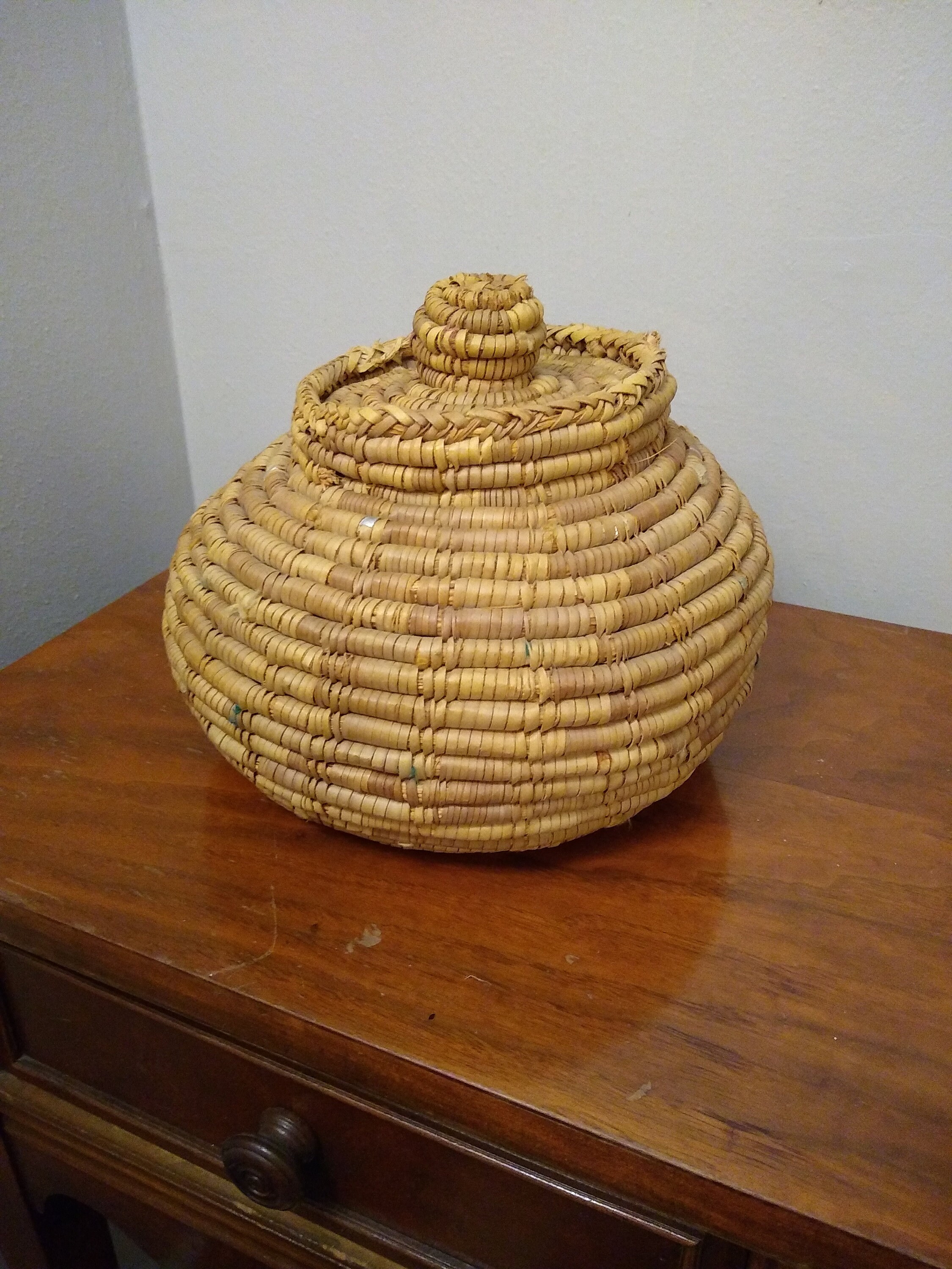 Yupik Inuit Eskimo coil basket with inset lid / Vintage native | Etsy