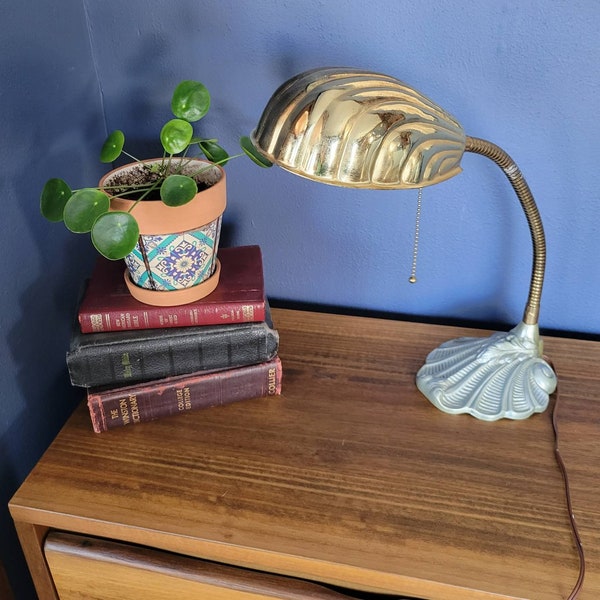 Clamshell Lamp - Etsy