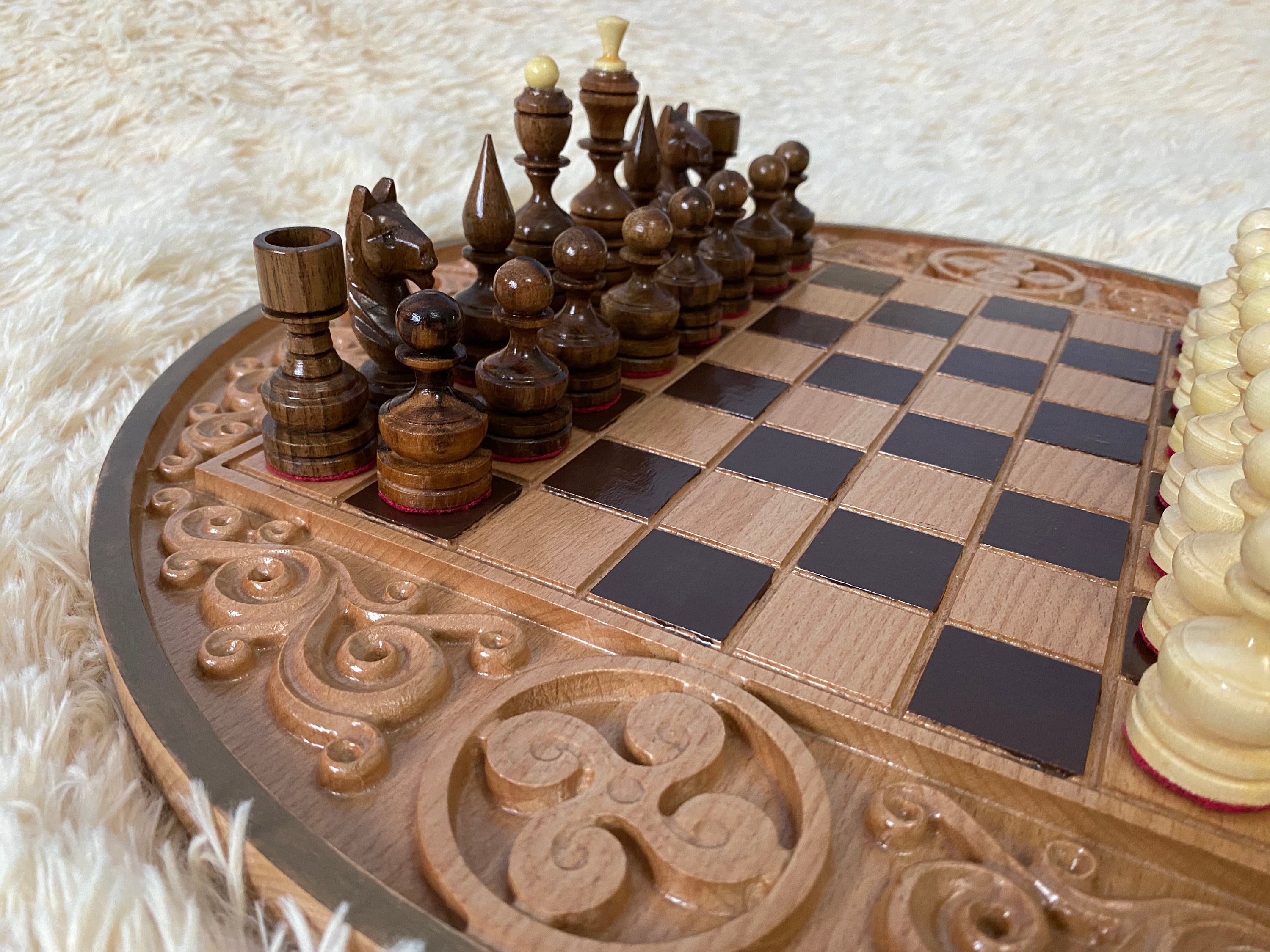Wooden Round Chess Set, Round Chessboard, Travel Mini Chess Board ...