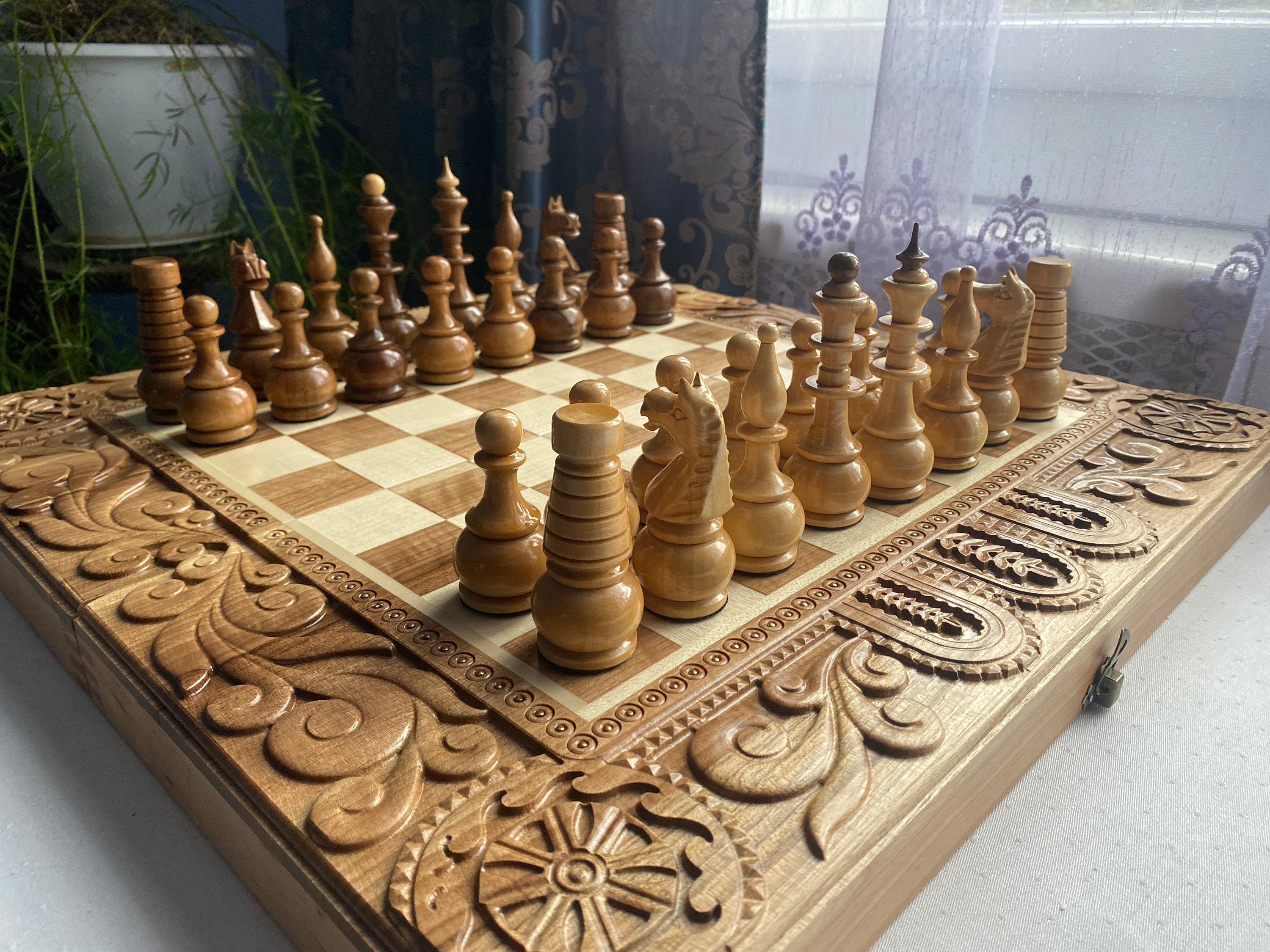 Hand Carved Wooden Chess Set: Maple and Walnut Folding Board - Etsy