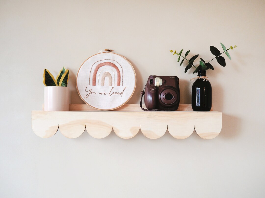 Floating Scallop Shelf (natural Wood Colour, Scallop) - Scallop Pattern ...