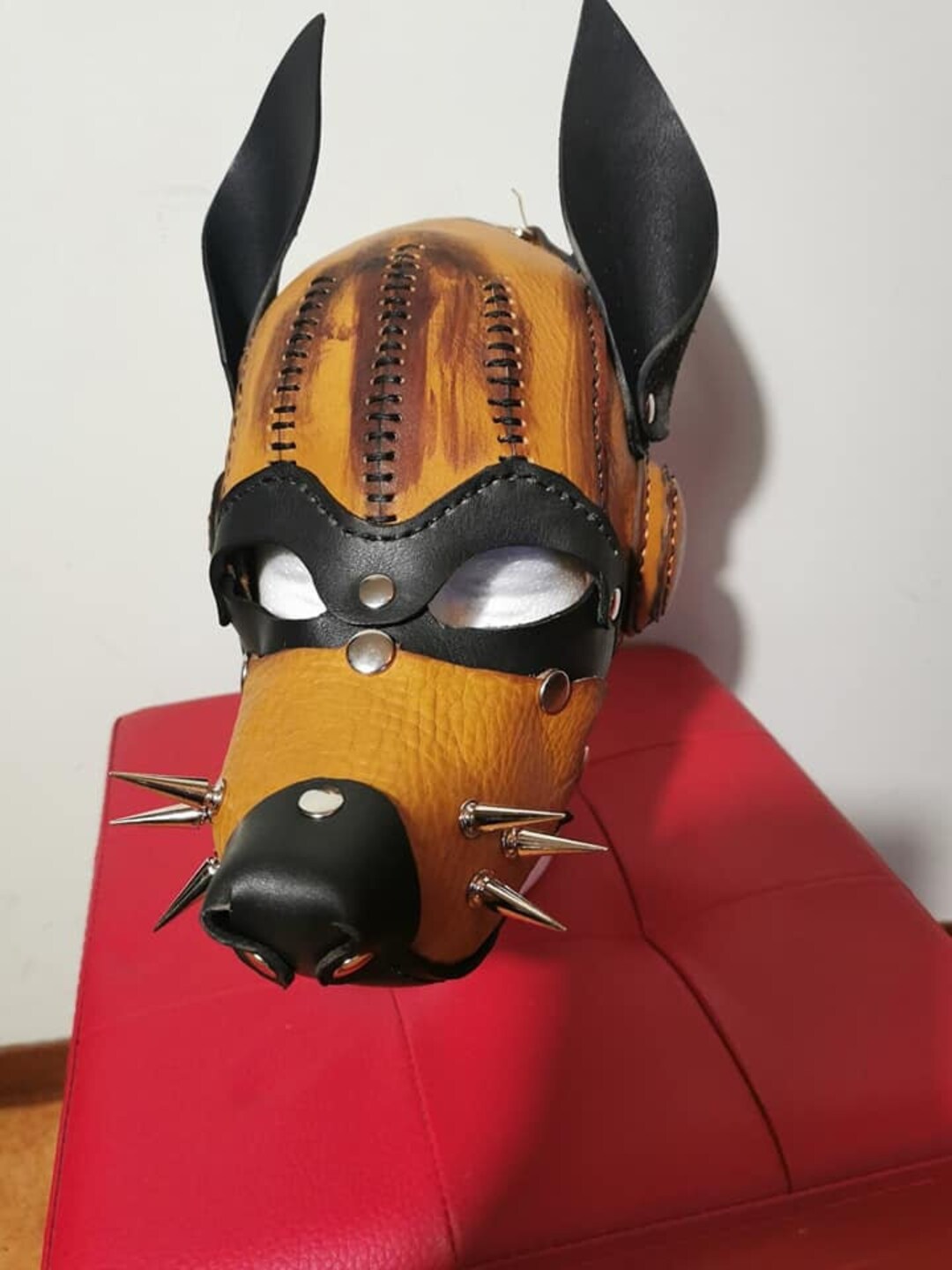 Máscara de perro en cuero auténtico. - Etsy España