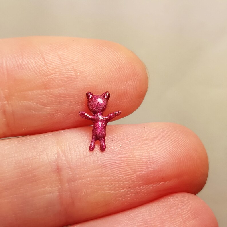 Irridescent Magenta Color Alien Figurine. - Etsy