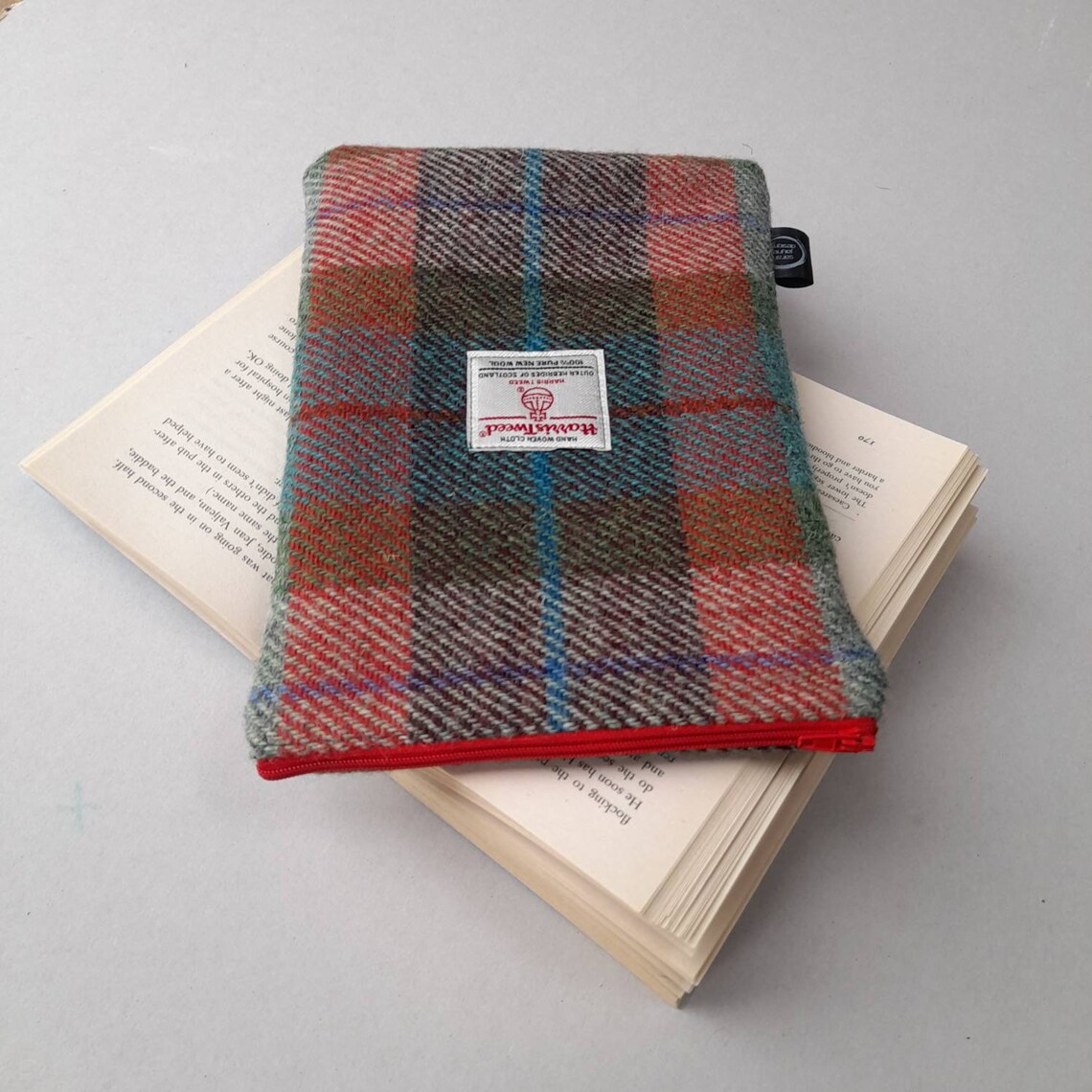 Harris Tweed® book sleeve with zip closure 18 different | Etsy